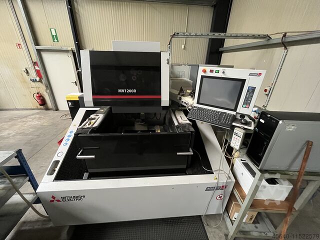 Žičana EDM mašina
Mitsubishi MV 1200 R