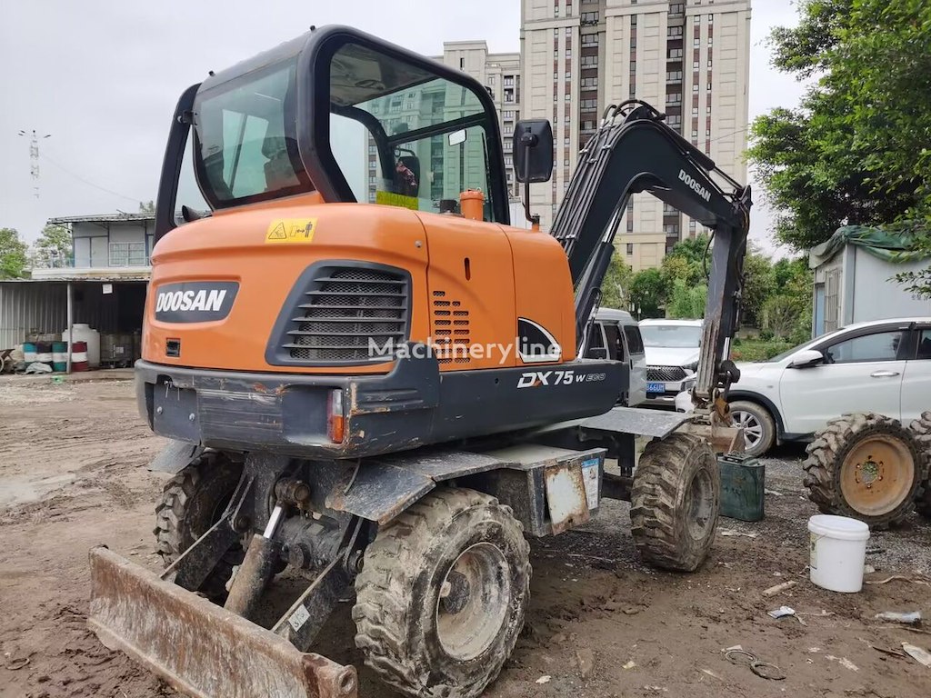 Doosan DX75W bager točkaš