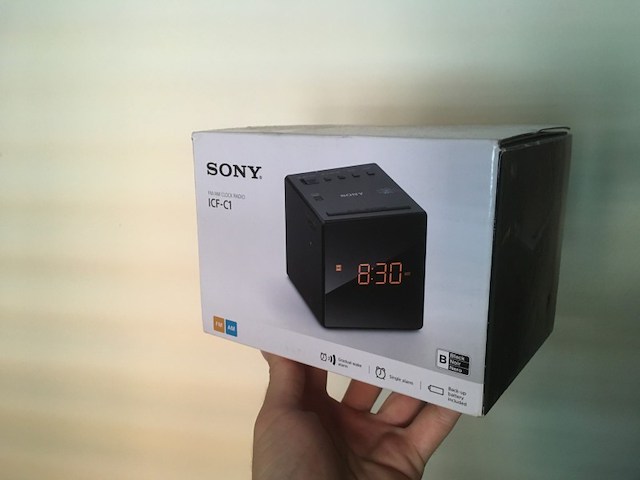 Sony ICF-C1 radi alarm/budilnik