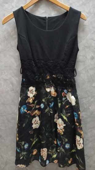 crna haljina sa cvetnim tilom- 400 rsd