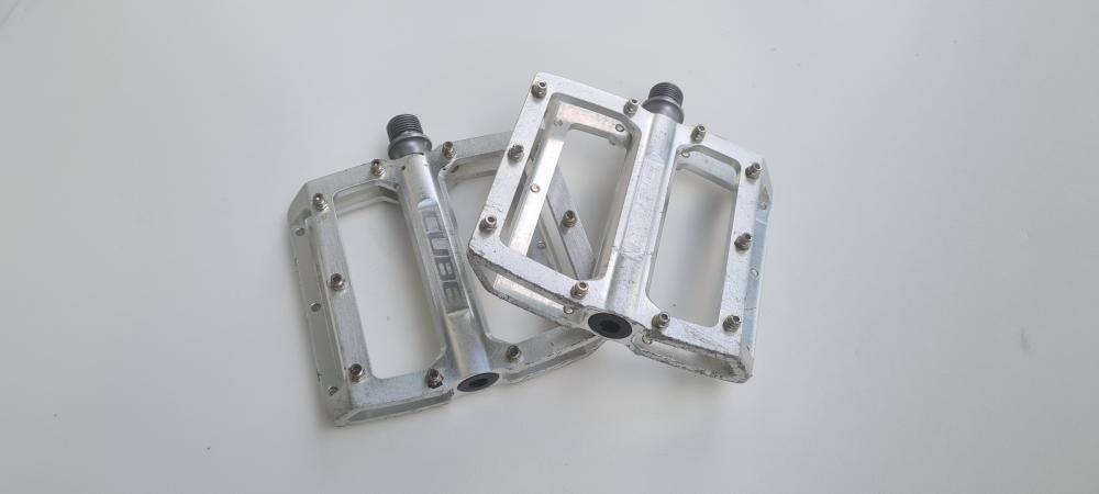 Cube All Mountain flat pedals