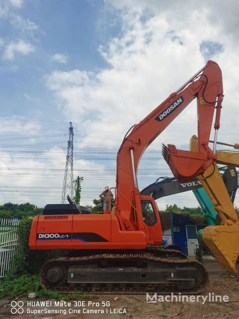 Doosan DH300LC-7 bager guseničar