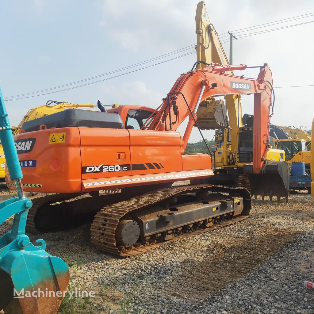 Doosan DX260LC bager guseničar