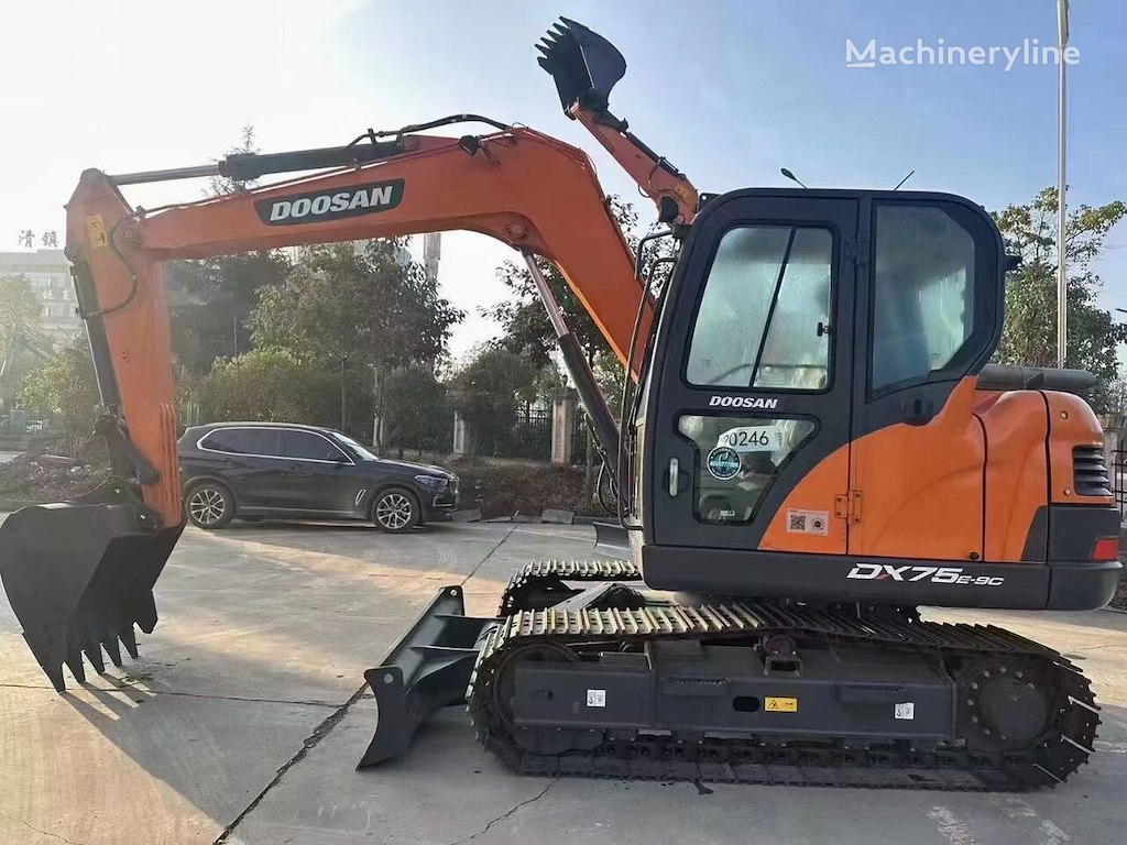 Doosan DX75 bager guseničar