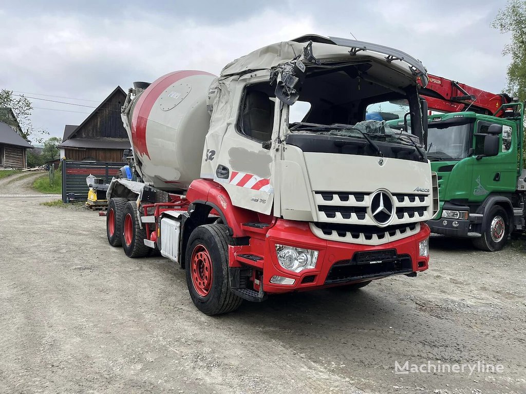 Stetter na šasiji Mercedes-Benz Arocs 2636 kamion s mešalicom za beton