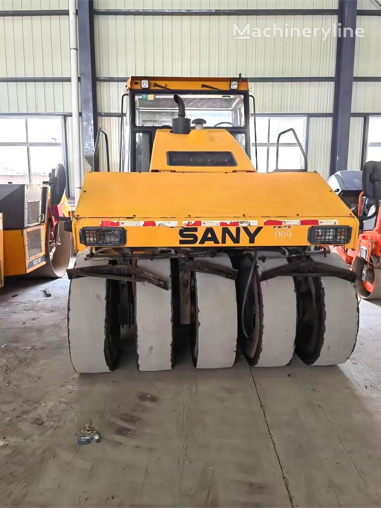 Sany SPR300 pneumatski valjak