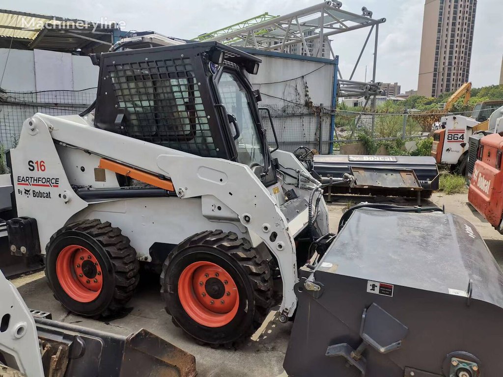 Bobcat S16 Sweeper mini utovarivač