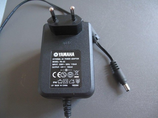 YAMAHA PA-3C strujni adapter 12V 0.7A