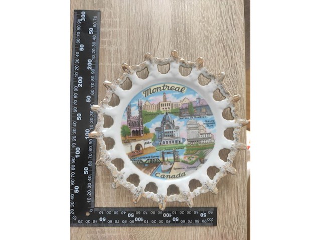 Ukrasni tanjir Montreal Kanada promera 22 cm