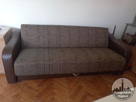 Prodajem nov kauč