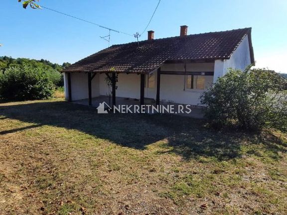 Prodajem seosku kuću u Barzilovici na 5.8 hektara