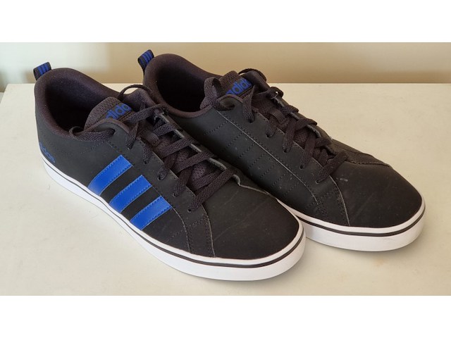 Adidas patike broj 44 (crne)