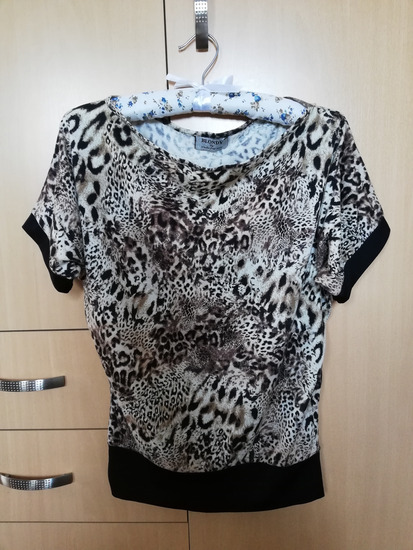 Majica - bluza u animal print dezenu
