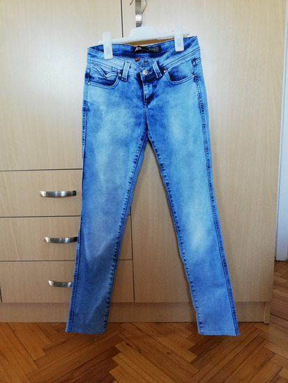 Vip farmerke /acid wash denim - izbeljene/ 27