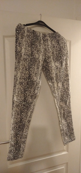 Pantalone sa zmijskim printom