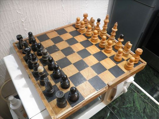 Šah od drveta - Šahovska garnitura