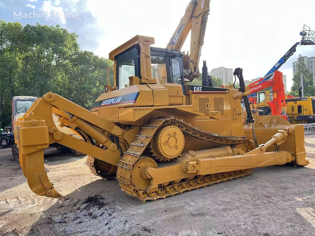 Caterpillar D8R buldožer