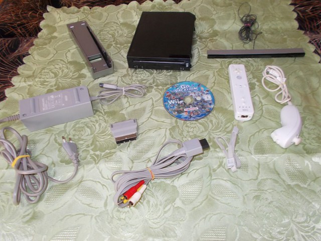 Nintendo Wii - model RVL-001(EUR) + oprema