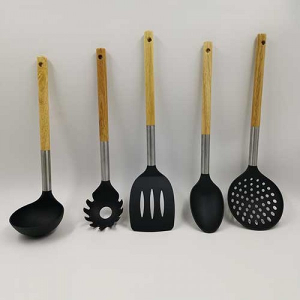 SET KUHINJSKIH ALATKI SA DRVENOM DRŠKOM 5 KOM