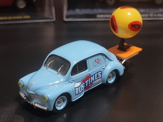 Renault 4 CV Ball 1:43