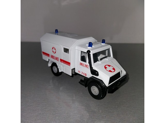 WELLY URBAN SPIRIT 1:34 - Ambulance No.748.