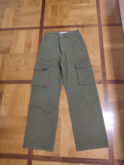 Pantalone Stradivarius br. 32