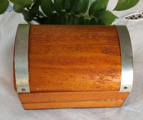 Vintage drvena kutija rucni rad 9 x 6 x 5 cm