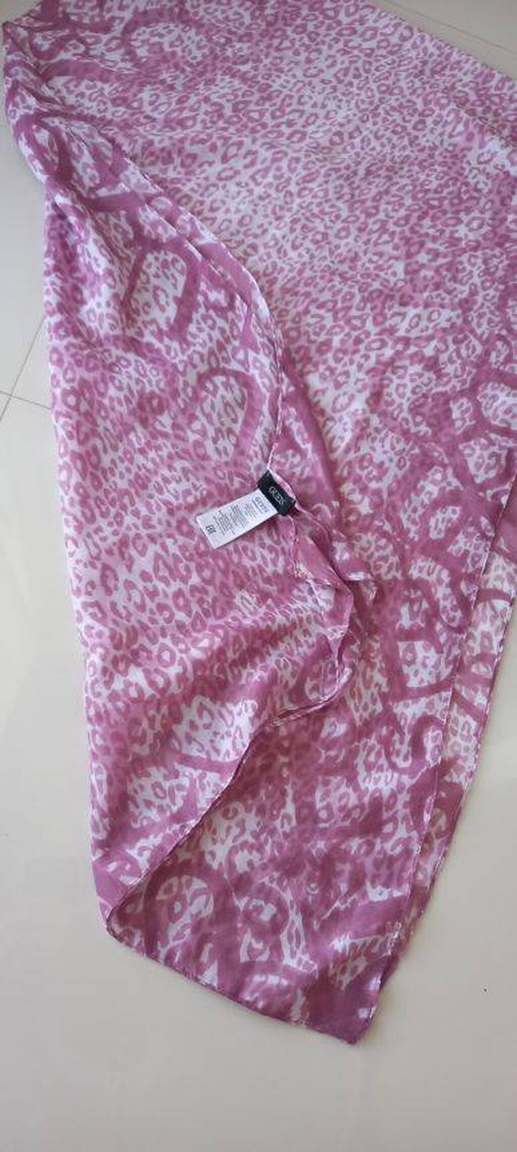Original Guess ešarpa/marama leopard roze boje. Tanak, lagani