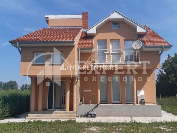 Odlična porodična kuća, 220m2, 6,38 ari placa, Deveti Maj