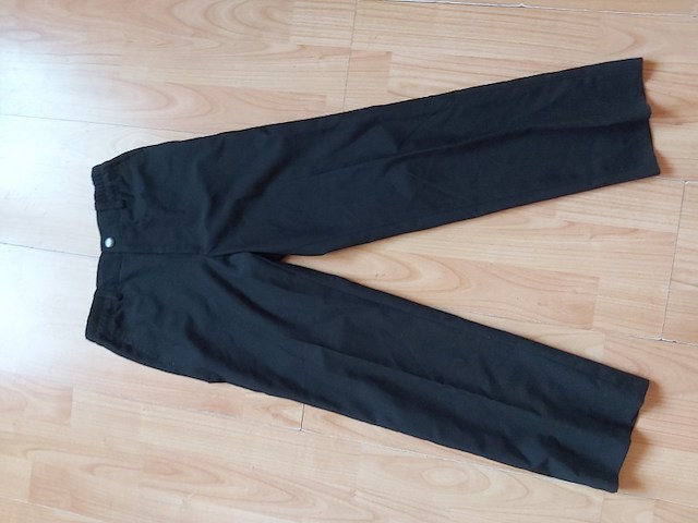 Crne pantalone