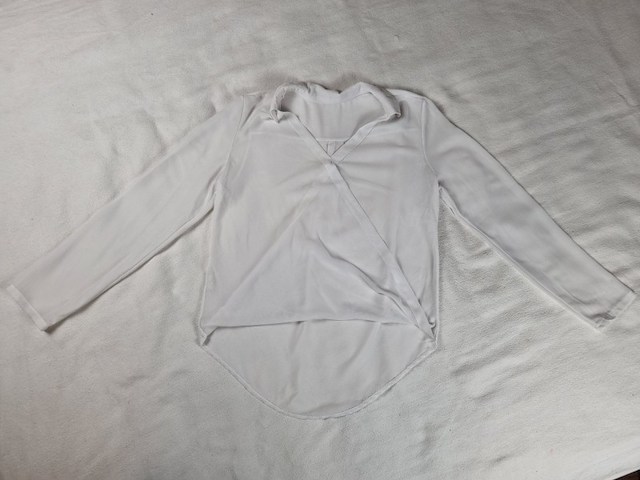 Italijanska bela kosulja-bluza na preklop