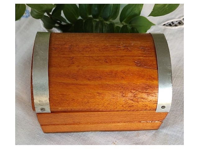 Vintage drvena kutija rucni rad 9 x 6 x 5 cm