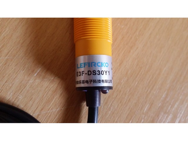Fotoelektrični senzor-prekidač E3F-DS30Y1  NO