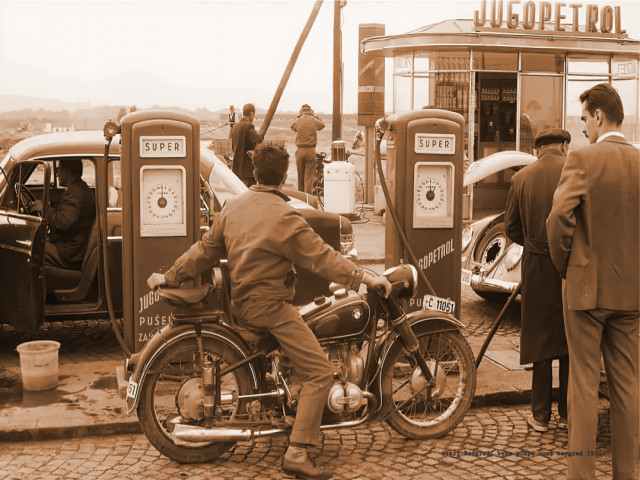 stari Beograd, benz pumpa novi bgd 1961., uramljena slika 30x40cm i 40x50cm