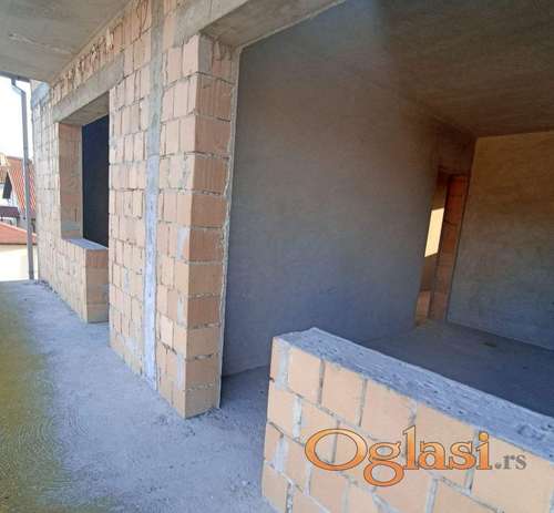Spratna kuća, 300m2 u Veterniku