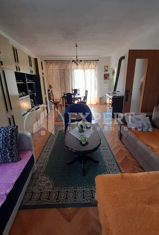 Lepa, novija kuća, 130 m2, plac 698 m2, na ravnom delu Mramorskog brda