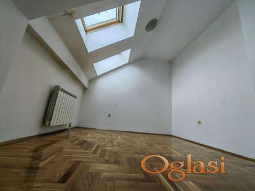 Uknjižen dvosoban stan u strogom centru grada. odlična investicija.