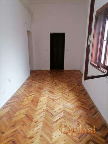 Trosoban stan u Petroaradinu -80m2-