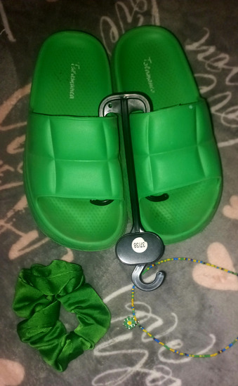 Trava zelene papuce 37 + gumica i ogrlica