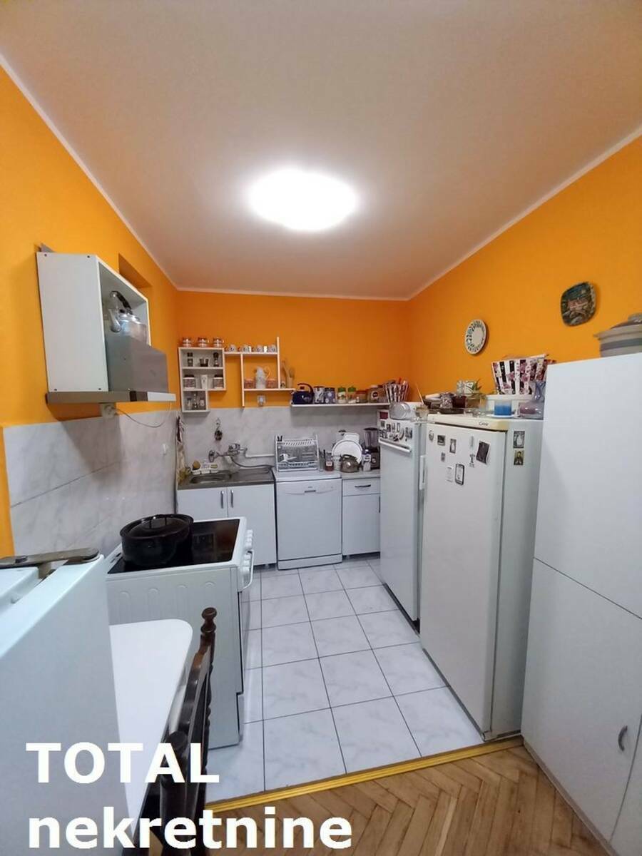 Trosoban stan NOVI SAD, 126070€