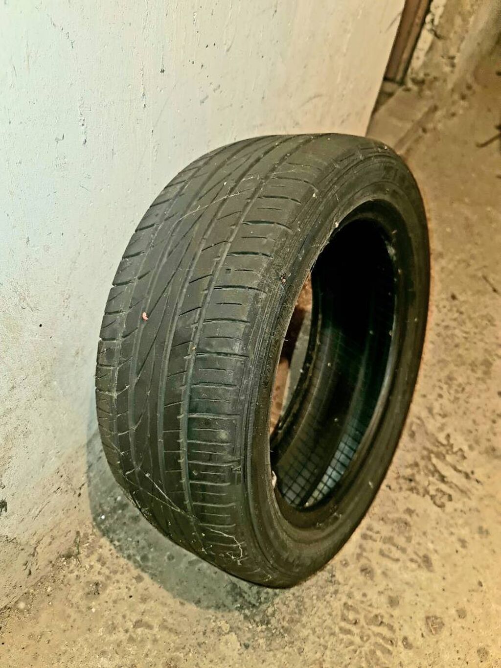 Letnje gume 195/50R15 82H - Očuvane, malo korišćene letnje gume za