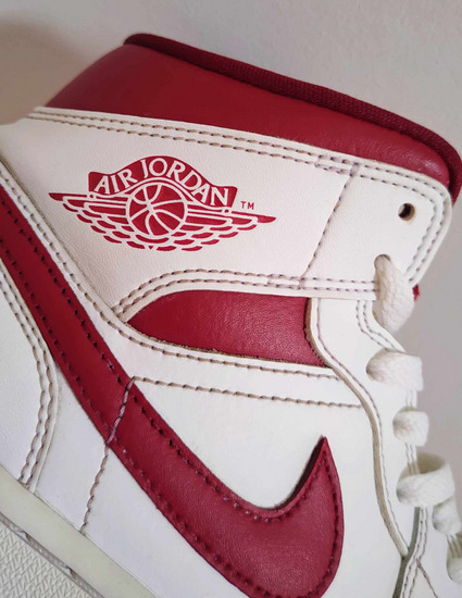 Air Jordan 1 Mid "Red Toe" patike