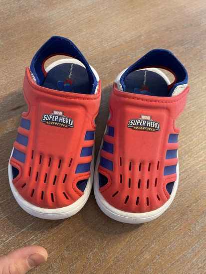 Adidas marvel sandale