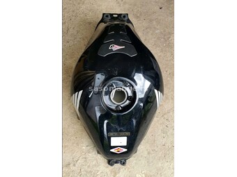 Honda CBR 600F4i rezervoar
