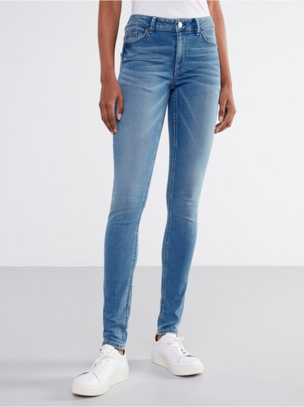 Farmerke TOVA – slim model klasične dubine – mešavina 56% pamuk – TOVA Slim fit jeans