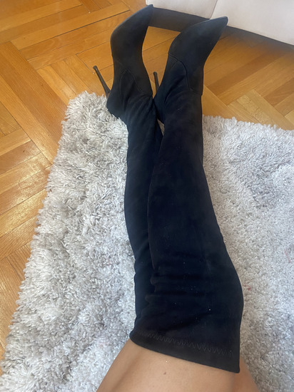 Crne cizme iznad kolena