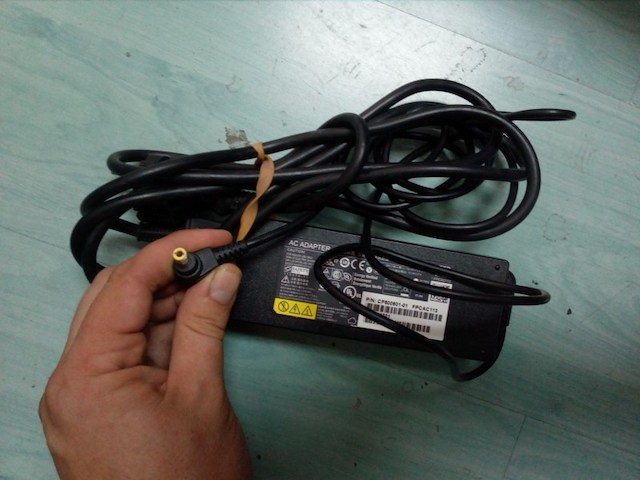 Adapter za Fujitsu Siemens 19V 5.27A