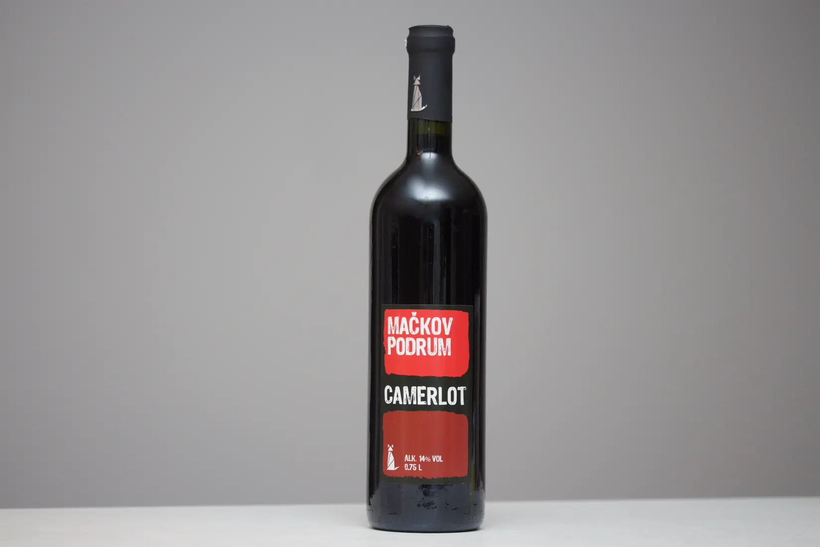 MAČKOV PODRUM Camerlot crveno vino 0.75l