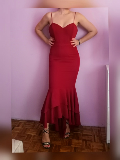 Crvena dizajnerska haljina