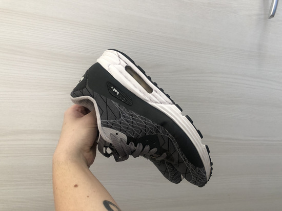 Nike 90